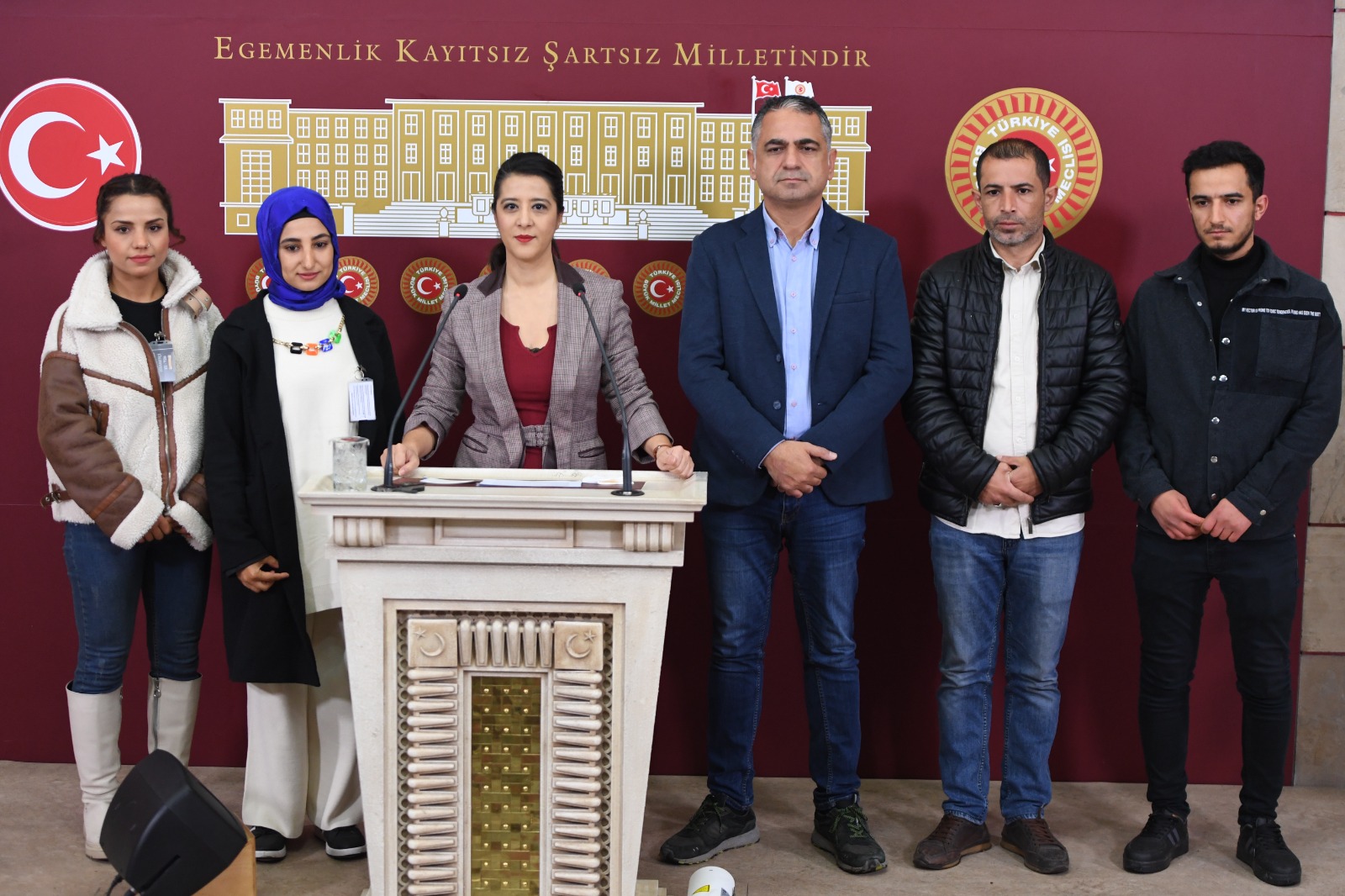 SEVDA KARACA KÜRSÜSÜNÜ ÖZAK İŞÇİLERİNE VERDİ - Emek Partisi (EMEP)